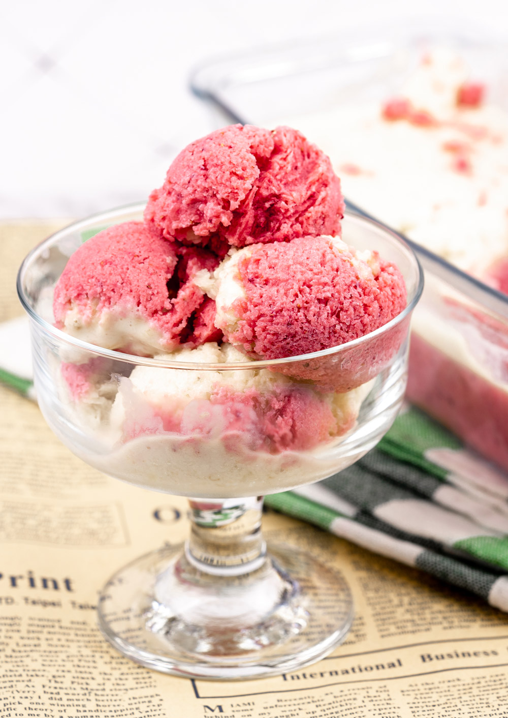 Strawberry Swirl Frozen Yogurt Recipe – Ice Cream In